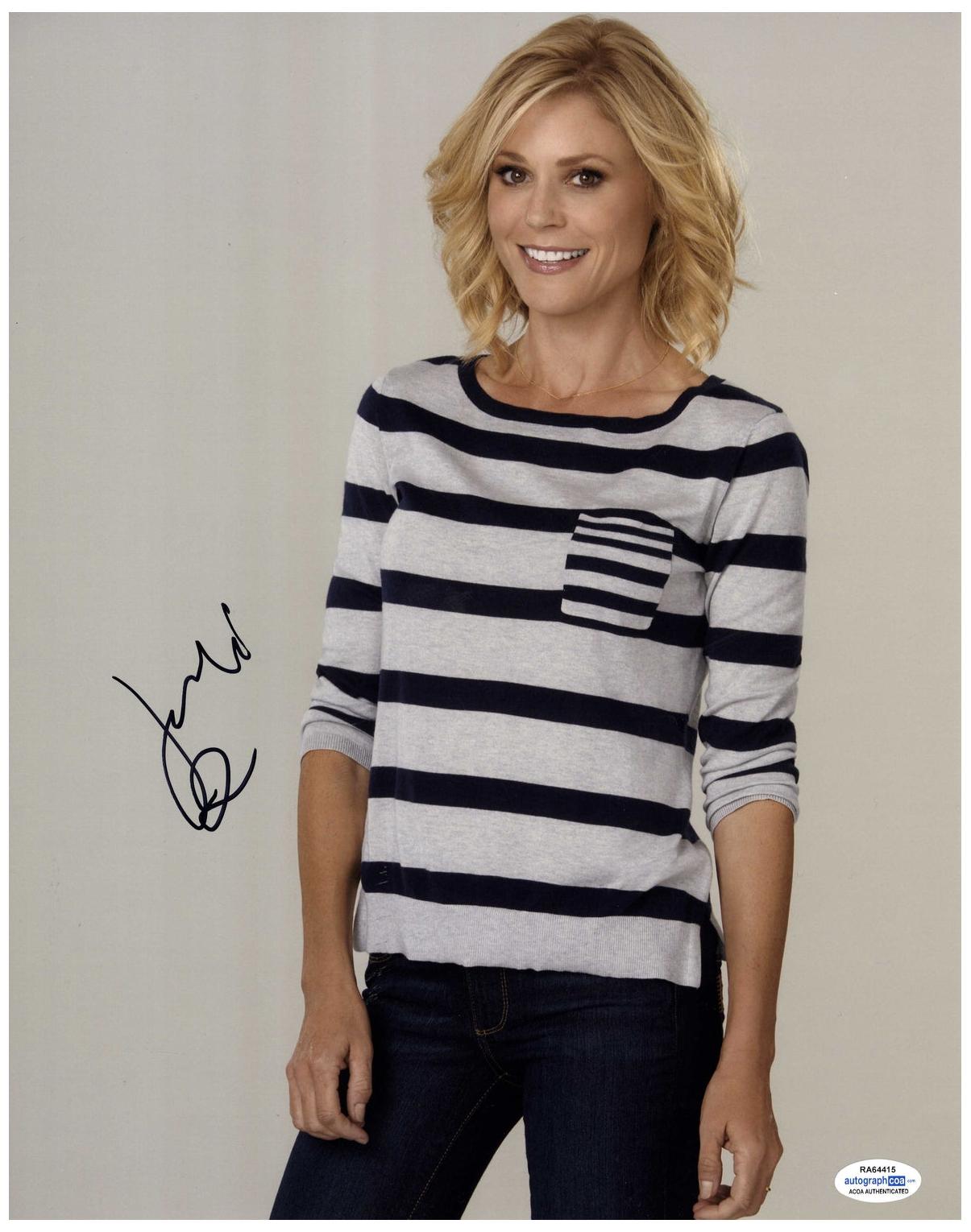 Julie Bowen Autographed Signed 11x14 Photo Modern Family Claire Dunphy ...